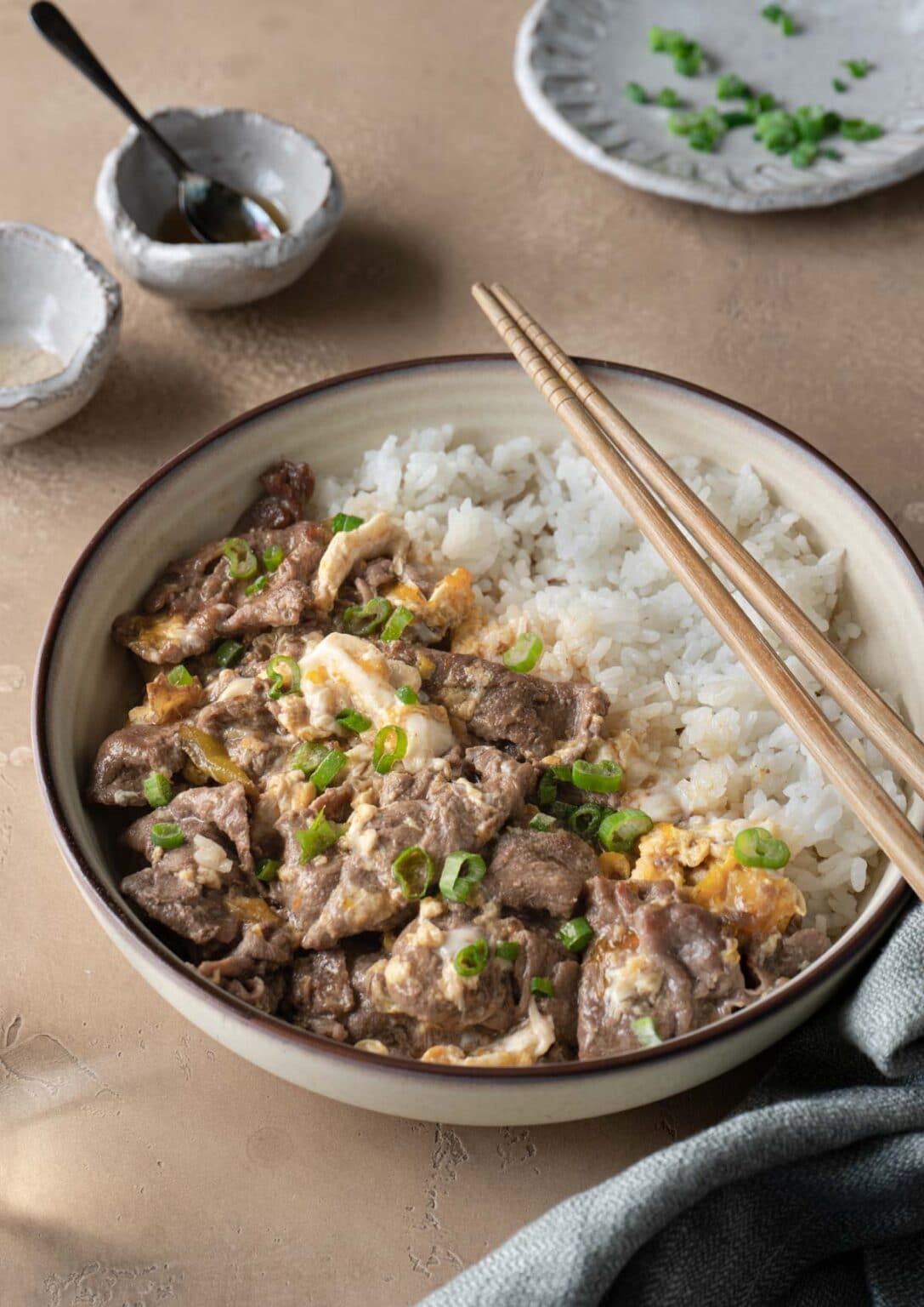 10-Minute Beef and Egg Over Rice (滑蛋牛肉燴飯) - Cooking in Chinglish