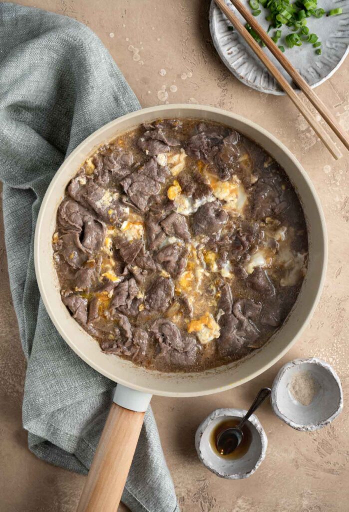 10-Minute Beef and Egg Over Rice (滑蛋牛肉燴飯) - Cooking in Chinglish