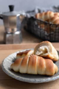 Shio pan 塩パン (Japanese sea salt butter rolls) - Cooking in Chinglish